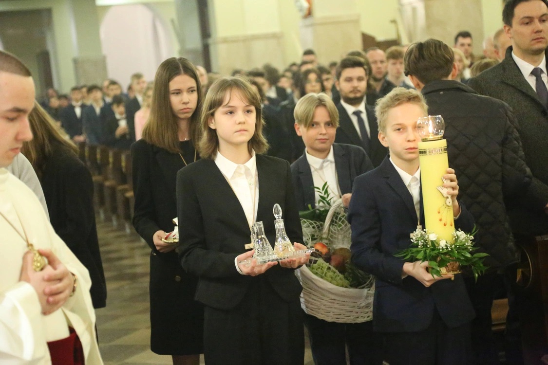 Bierzmowanie w parafii pw. św. Jakuba w Brzesku / dużo zdjęć ...