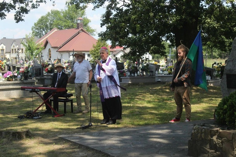 Rocznica hitlerowskiego mordu na Romach w Szczurowej