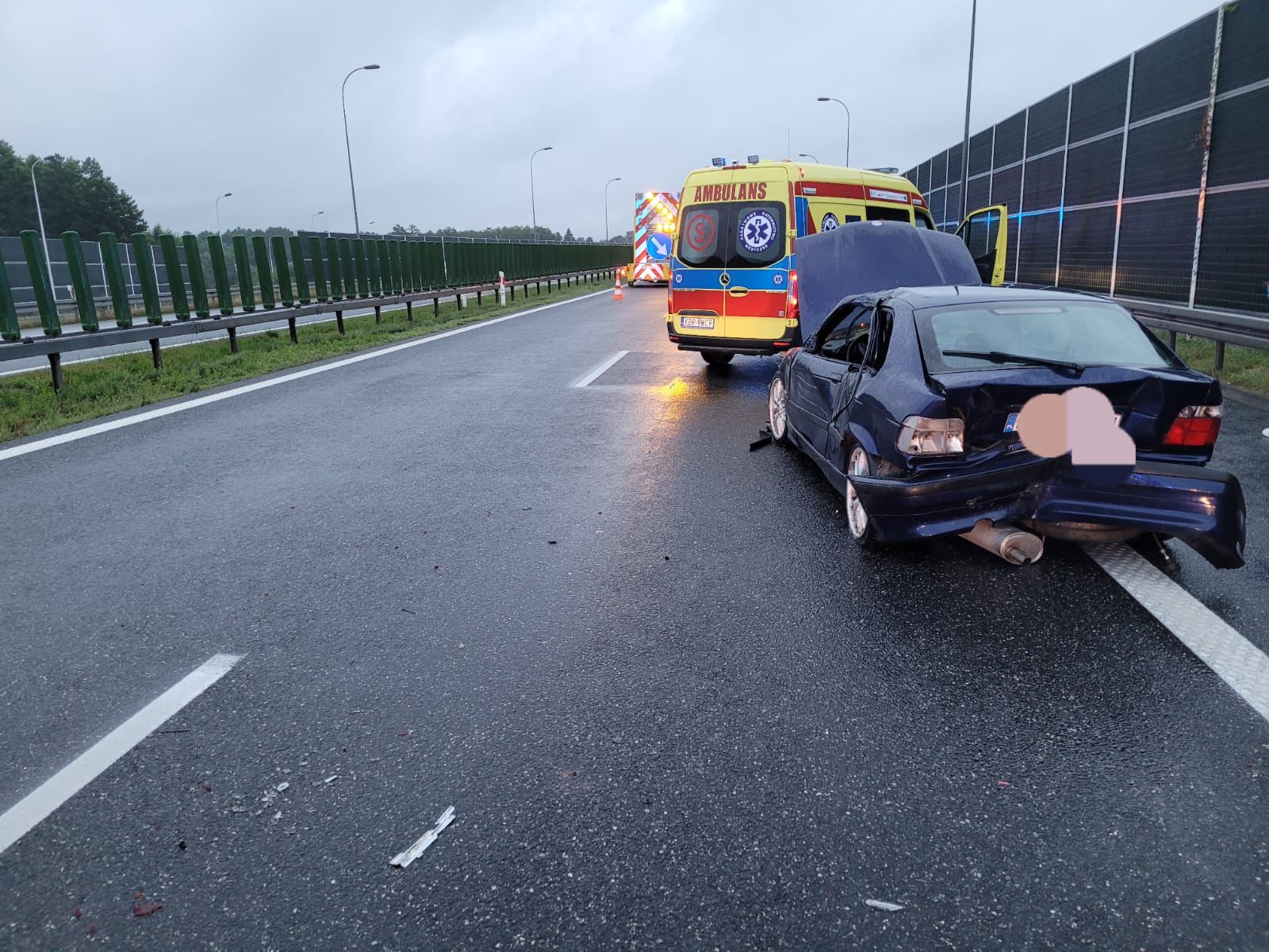 Wypadek na autostradzie A4. Dwa samochody uszkodzone. 3 osoby poszkodowane / 26 lipca 2023 r ...