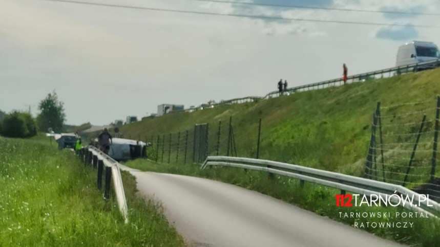 Wypadek na autostradzie A4. Samochód spadł z nasypu / 3 maja 2024 r. - informatorbrzeski.pl ...