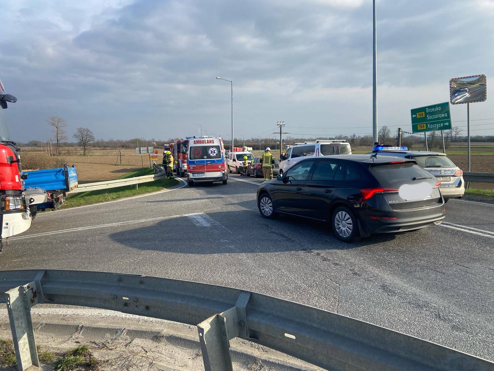 Zderzenie busa i osobówki w Górce. Dwie osoby poszkodowane. - informatorbrzeski.pl - Brzesko ...